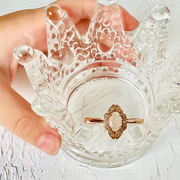 满月金 FULL MONTH GOLD & 百日金 100 DAYS GOLD: HOLLY RING WITH OVAL INCLUSIO ...