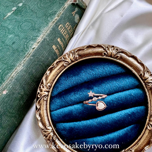 满月金 FULL MONTH GOLD & 百日金 100 DAYS GOLD: CELESTE RING WITH HEART INCLU - Keepsake by Ryo