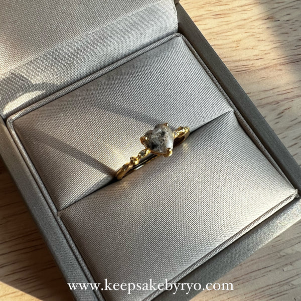ASHES SOLITAIRE 18K GOLD: ALTHEA RING WITH HEART INCLUSION STONE ...